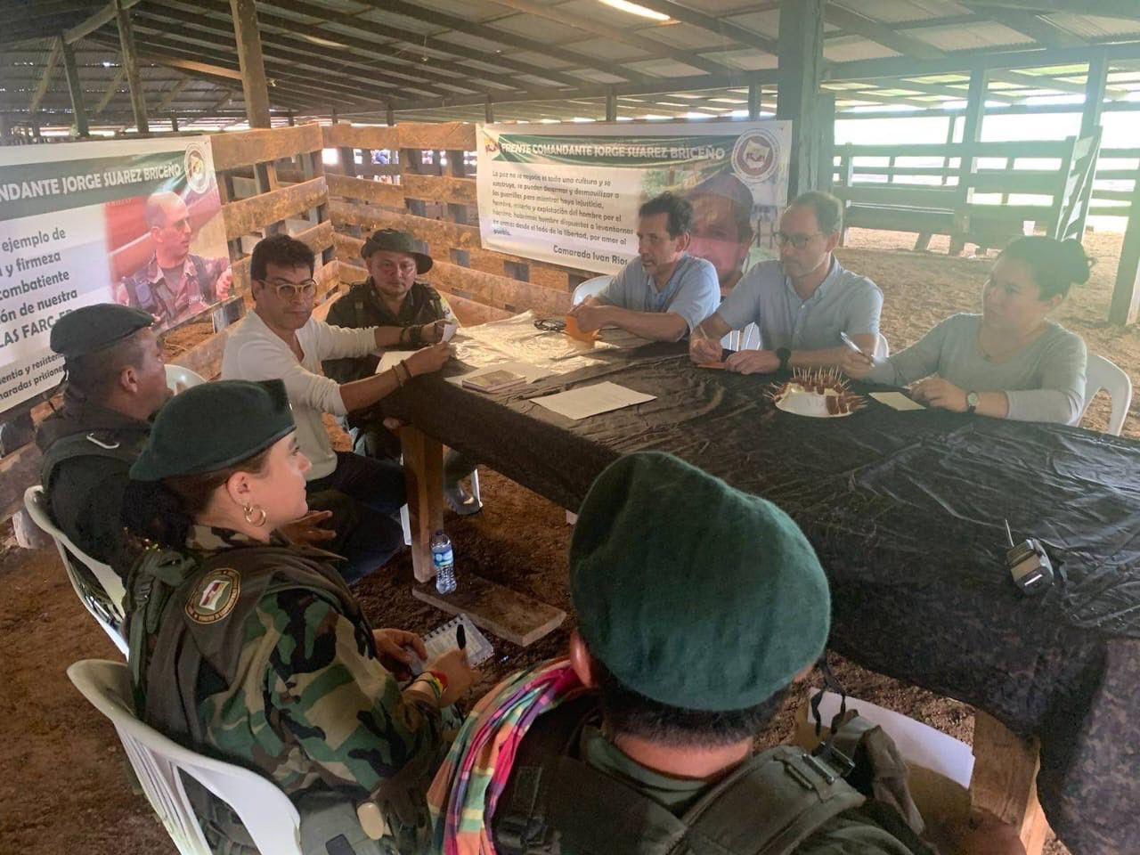Colombia Da Los Primeros Pasos Para La Paz Con Las Disidencias De Las