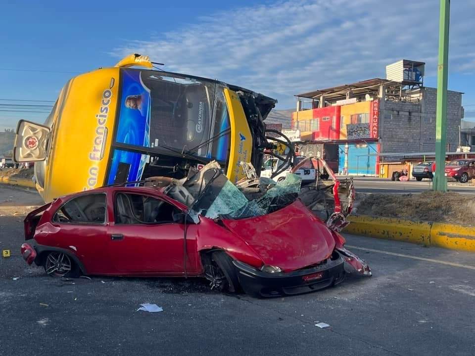 Ocho Heridos En Un Accidente De Tránsito Entre Un Bus Y Un Automóvil