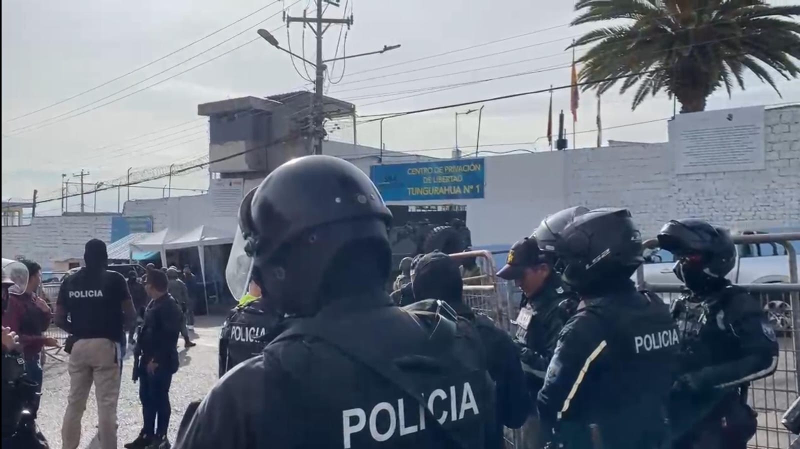 Mayra Salazar sale de la cárcel y se va de Ambato en helicóptero ... Mayra Salazar sale de la cárcel y se va de Ambato en helicóptero ...
